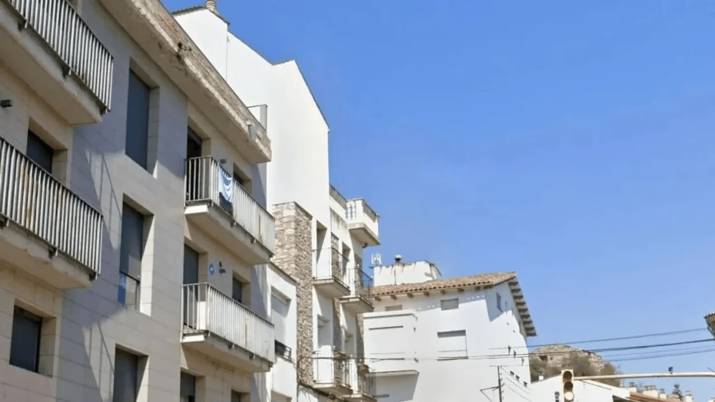 Habló la abuela de las gemelas argentinas que cayeron de un edificio en Barcelona: “Sufrieron ...